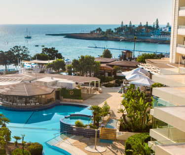 Capo Bay i Protaras/Fig Tree Bay - Boka hotell hos Ving idag!